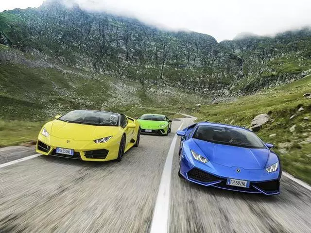 Seis Lamborghini Huracans abordaron la carretera más hermosa del mundo 85949_1