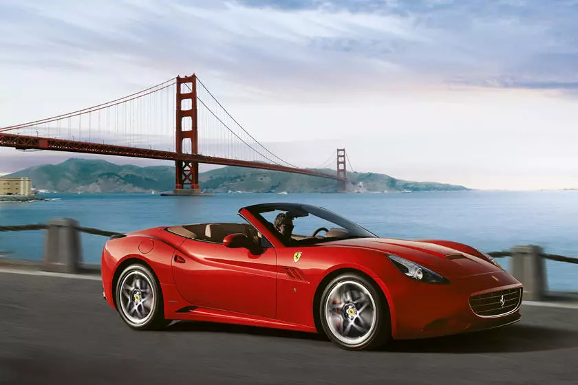 2009-2016 Ferrari California Front View Driving