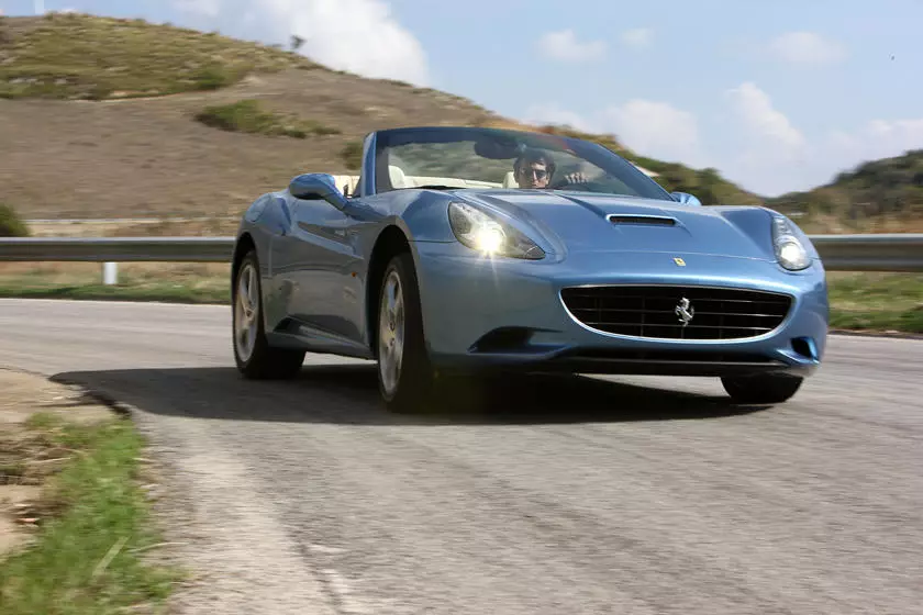 2009-2016 Ferrari California Front View Driving