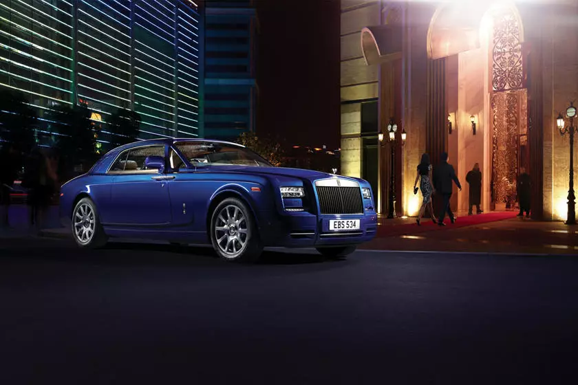 Rolls-Royce Phantom Coupe 2013-2016 Vista de Ângulo Frontal