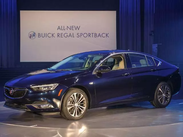 2018. gada Buick Regal būs vairāk nekā USD 2000 lētāks nekā tā priekšgājējs 86124_1
