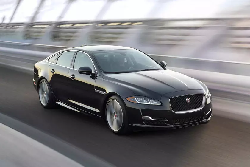 2016-2019 Jaguar XJ Sedan Front View Driving