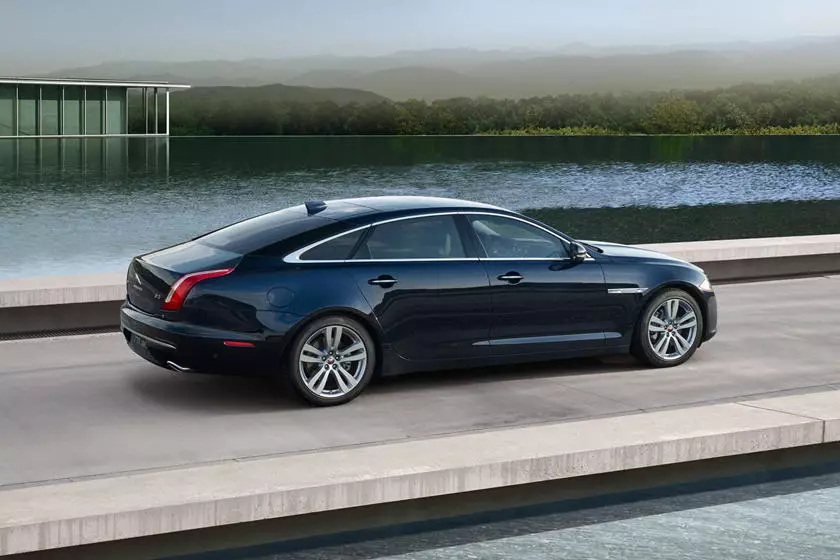 2016-2019 Jaguar XJ Sedan Side View Avetaavale