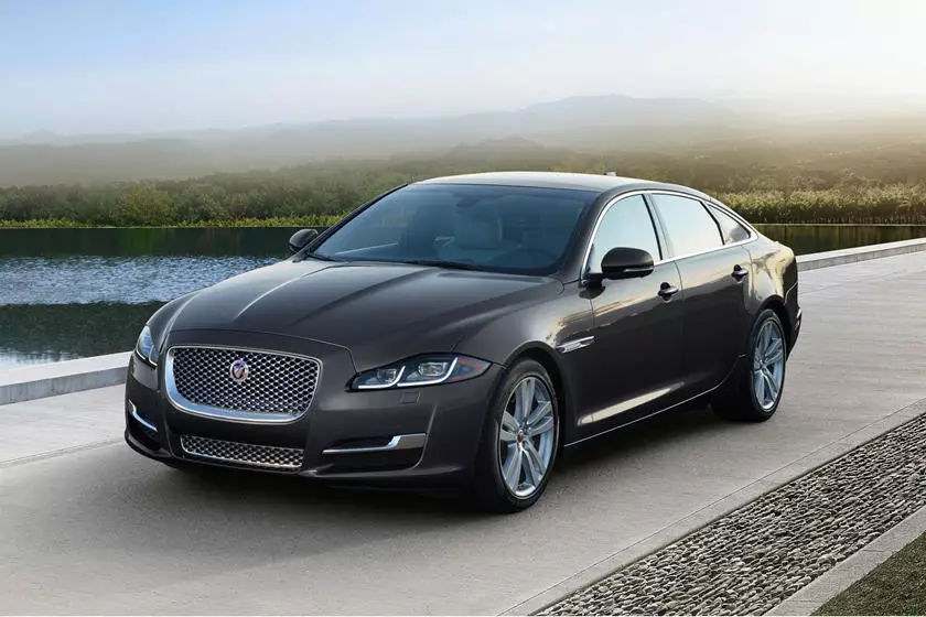 2016-2019 Jaguar XJ Sedan przedni kąt widzenia