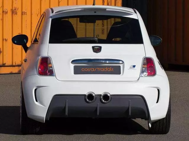 Zender Abarth 500 Corsa Stradale ak-gyzgyn raketadyr 86353_3