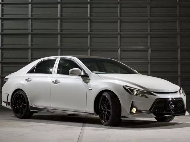 Toyota stellt Mark X Carbon Concept in Tokio vor 86542_1