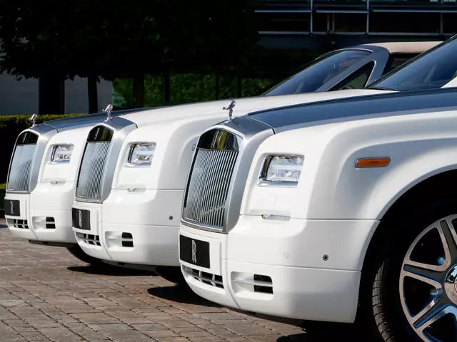 Rolls-Royce tähistab Londoni olümpiamänge eriväljaande trioga 86700_1