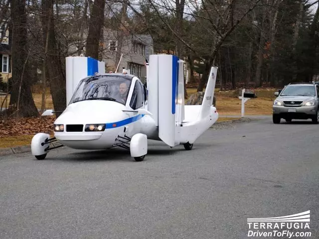 O coche voador de Terrafugia remata as probas de voo; Está Listo para a Estrada 86707_1