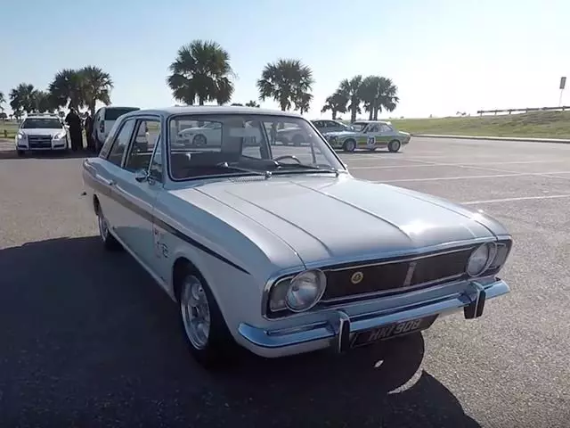 Cette Ford Cortina de 1967 a été réglée par Lotus pour des prouesses de rallye ultimes 86717_1