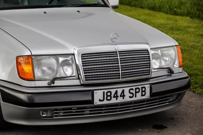 Вгадайте, хто продає свій рідкісний Mercedes 500 E з двигуном V8? 86741_11