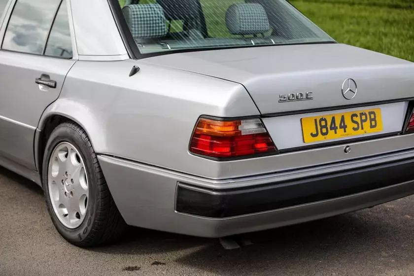 Raad eens wie zijn zeldzame V8-aangedreven Mercedes 500 E verkoopt? 86741_12