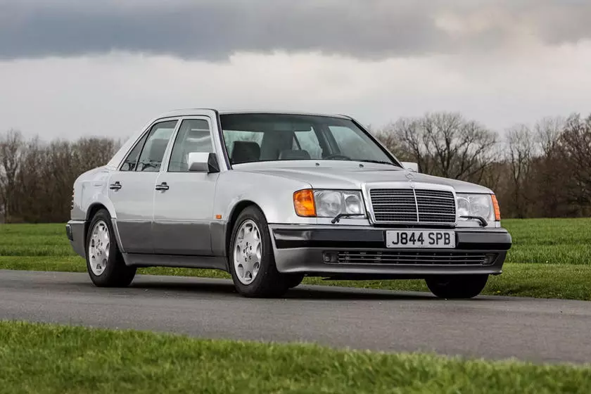 Adivinha quem está vendendo seu raro Mercedes 500 E com motor V8? 86741_6