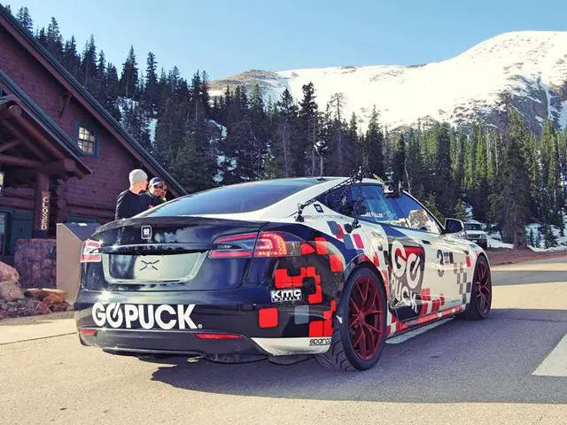 Tesla og Faraday Future vil kæmpe om det på Pikes Peak i år 87047_1