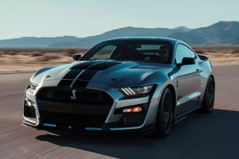 2020-2021 ፎርድ ሼልቢ GT500 Mustang የፊት እይታ መንዳት
