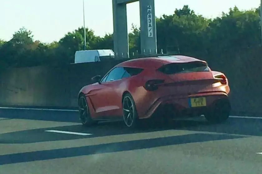 Mae Brêc Saethu Aston Martin Vanquish Zagato yn Edrych yn syfrdanol o hardd yn y metel 87185_3