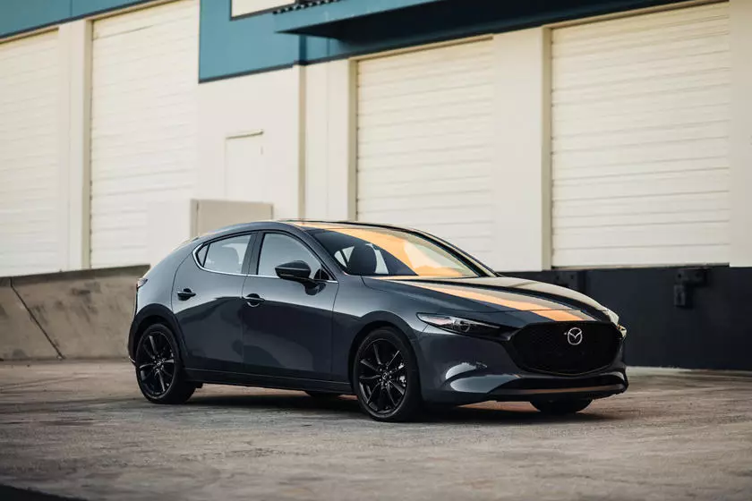 2020 Mazda3 ትንሽ የዋጋ ጭማሪ እና አንዳንድ አዳዲስ ጎማዎችን ያገኛል 87360_1