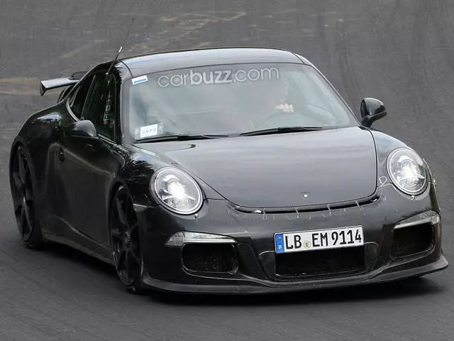 2013 Porsche 911 GT3 သည် Nurburgring အနီးတစ်ဝိုက်တွင် ဟောက်သည်။ 87410_1