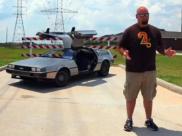 Мэтт Фарах DeLorean электр унаасын айдайт 87489_1