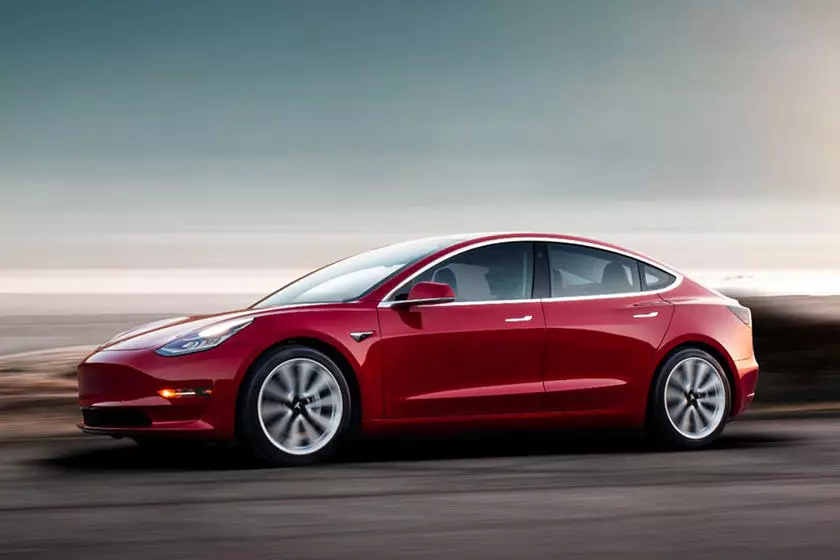 Uyu Guy's Tesla Model 3 Akamhanyisa Mwenje Tsvuku Ari mu Autopilot Mode 87664_6