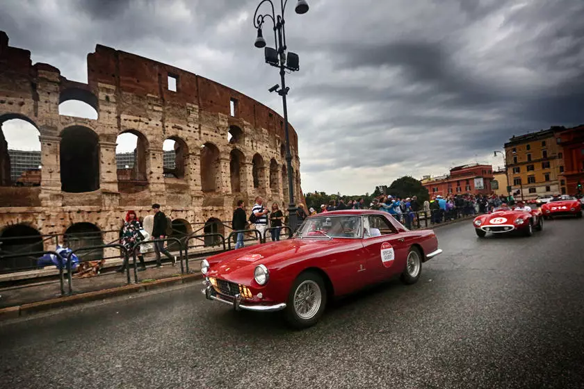 80 Klassesch Ferraris iwwerhuelen Roum 87717_1