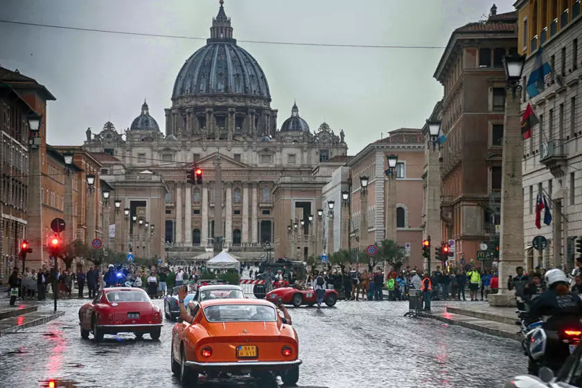 80 klasiskie Ferrari pārņem Romu 87717_6