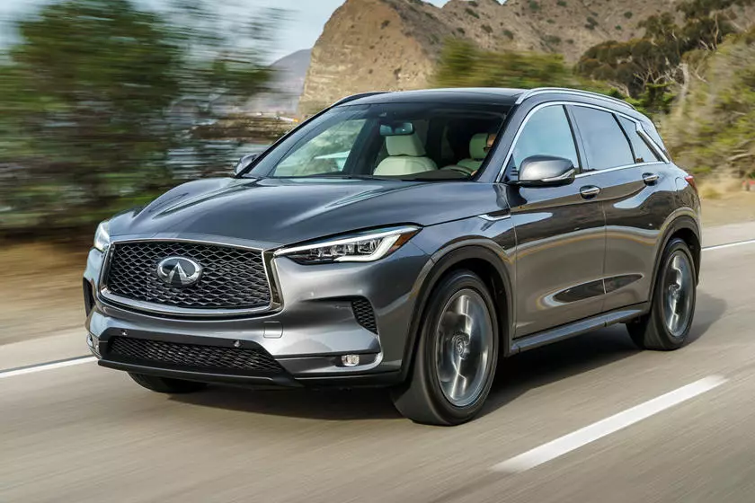 2019 Infiniti QX50 edestä ajo