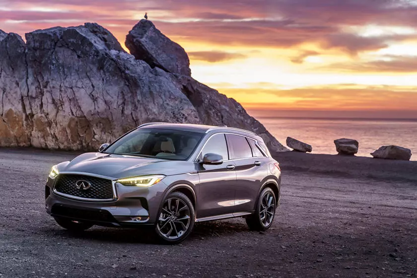 2019 Infiniti QX50 የፊት አንግል እይታ