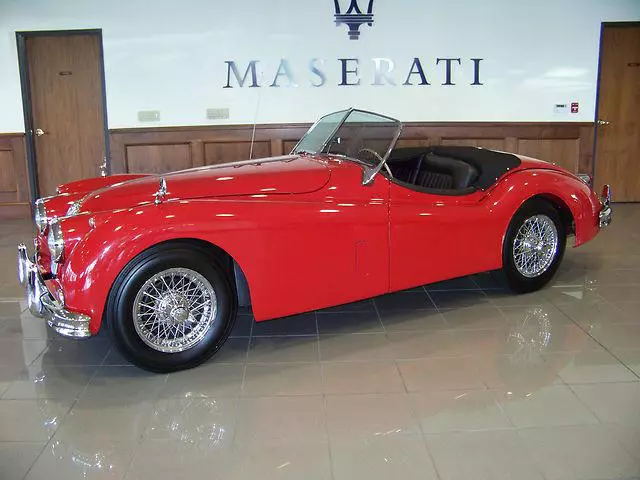 Uppgötvuð: 1956 Jaguar XK140 MC 88053_1