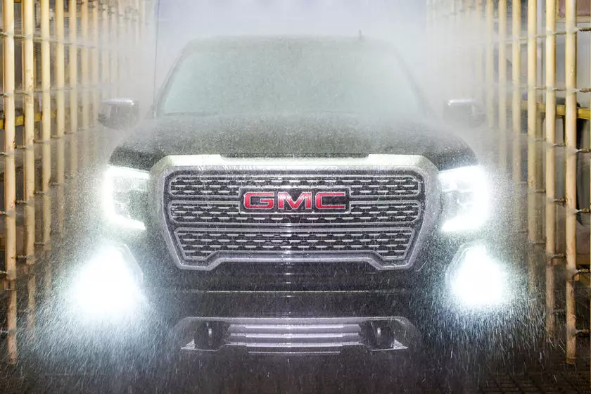 GMC як вояи суперкарро ба Сьерра илова мекунад 88094_4