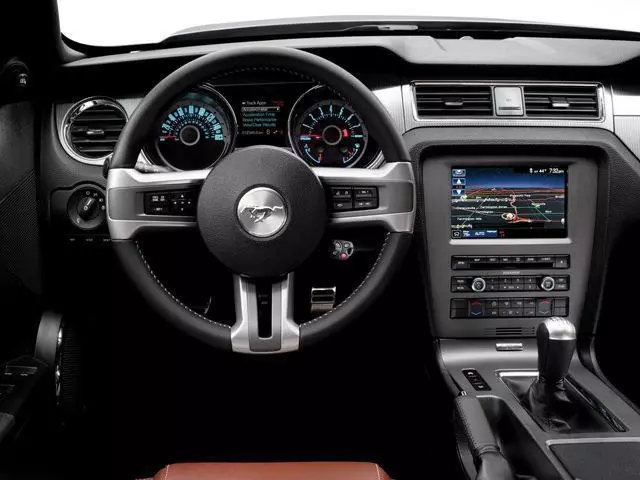 Camaro stále prodává více než Mustang 88144_2