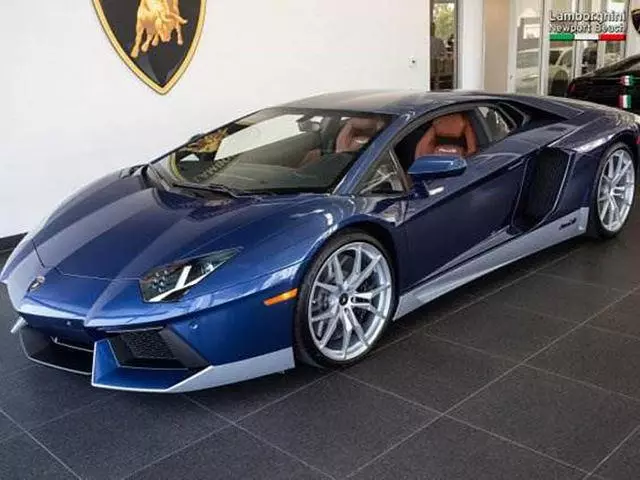 Ĉi tiu Belega Lamborghini Aventador Omaĝas La Legendan Miuran 881_1