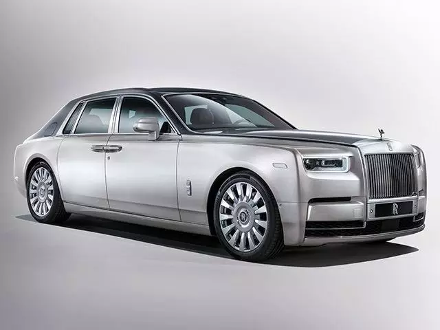 L-introduzzjoni tar-Rolls-Royce Phantom VIII: Sottili Qatt Qatt Dehru Hekk Tajjeb 88202_2