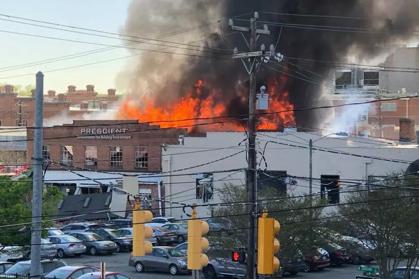 Ang Dakong Pagbuto sa Gas Nakadaot sa Talagsaong Koleksyon sa Porsche 88288_4