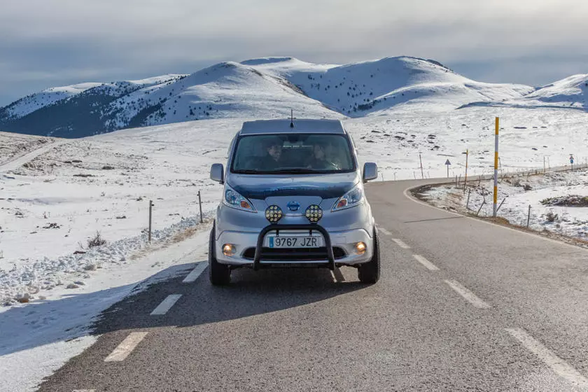 Découvrez le concept de camping-car d'hiver de Nissan 88327_3