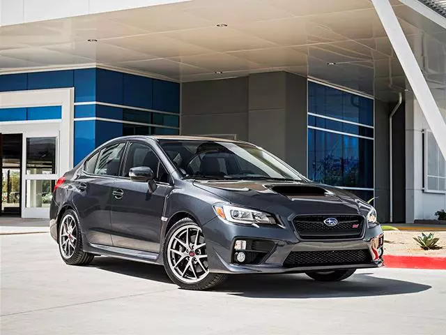 Actualizările Subaru din 2017 la WRX și STI apelează la 88357_1