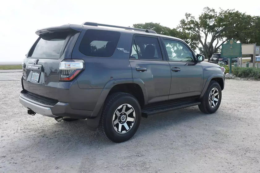 Recenzia testovacej jazdy Toyota 4Runner 2019: Nech žije stará škola 88445_18