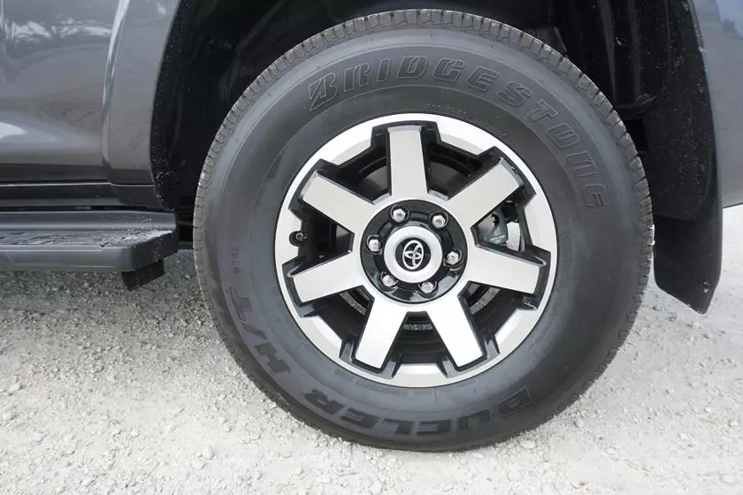 סקירת נסיעת מבחן של Toyota 4Runner 2019: יחי בית הספר הישן 88445_24