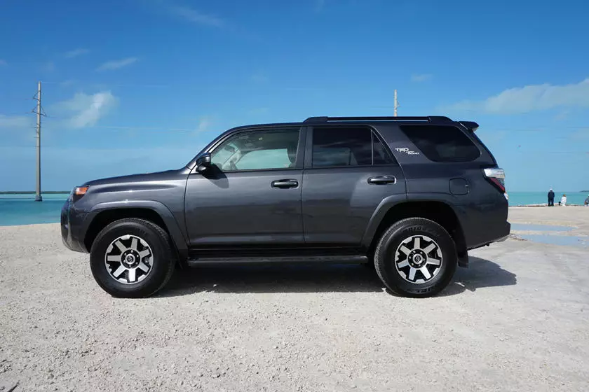 סקירת נסיעת מבחן של Toyota 4Runner 2019: יחי בית הספר הישן 88445_4