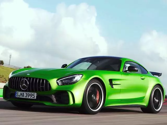 Kaip AMG GT R trasoje atsilaiko prieš 911 GT3 RS? 88454_1