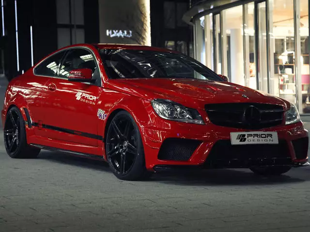 C Class Coupe Black Edition na saunia muamua 88561_3