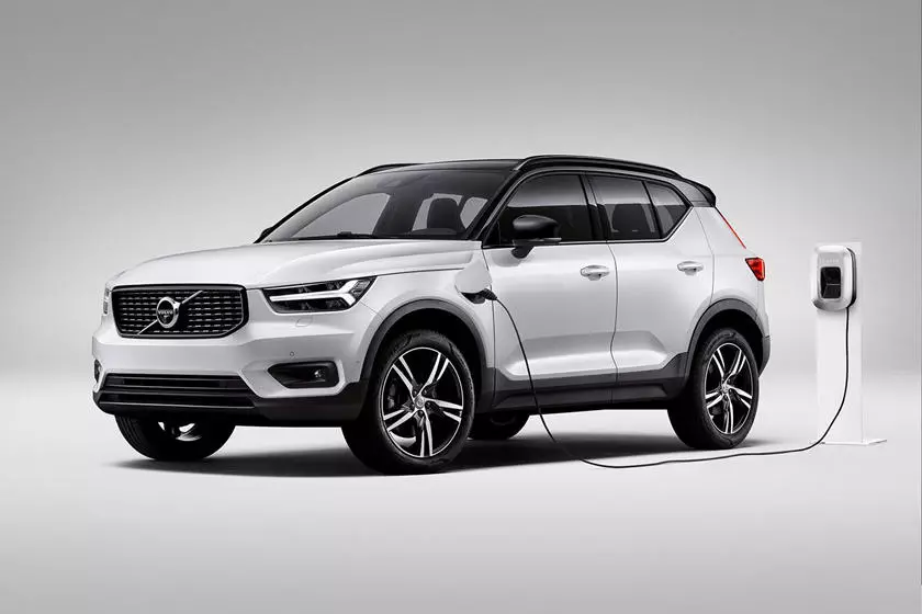 Korantada Volvo XC40 waxay ku kici doontaa wax aad uga yar marka loo eego Jaguar I Pace 88588_1