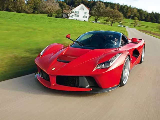 Ukushintshwa kwe-LaFerrari Ngeke Ngisho Kuzame Ukuncintisana Nephrojekthi ye-AMG 1 885_1