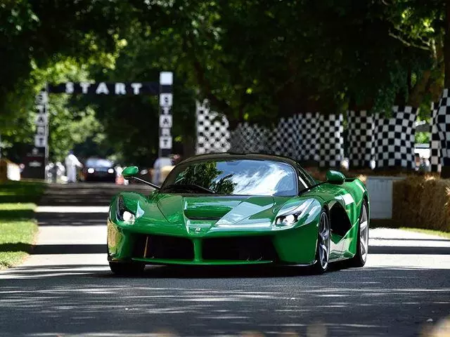 د LaFerrari ځای په ځای کول به حتی د AMG پروژې 1 سره سیالي کولو هڅه ونه کړي 885_2