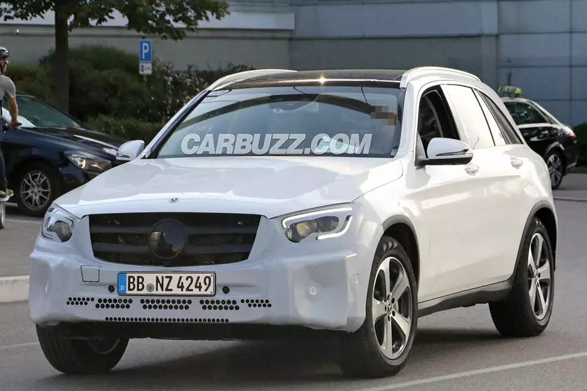 Facelift Mercedesu GLC zachytený s veľmi malou kamuflážou 88613_1