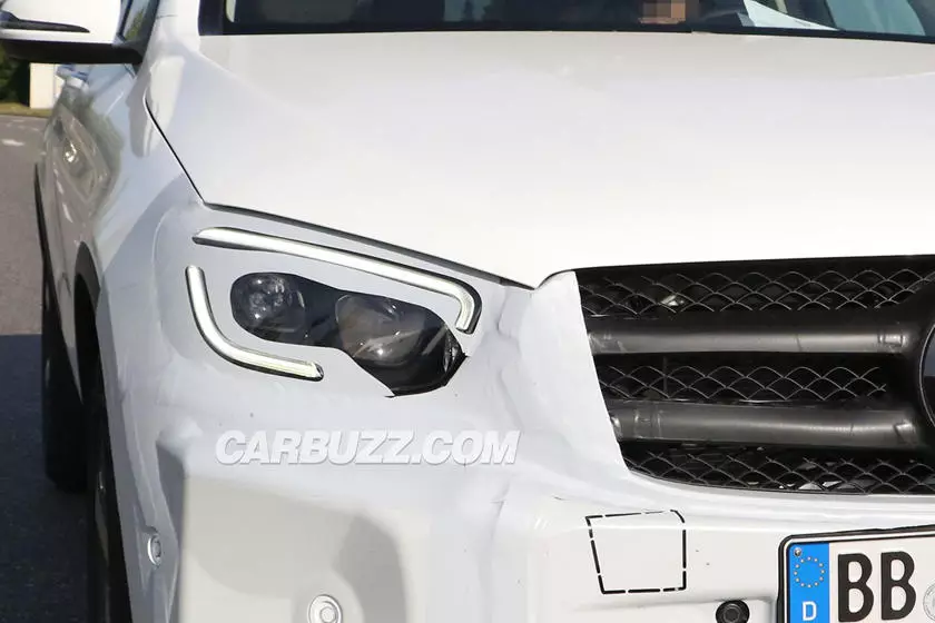 Facelift Mercedes GLC catturato con pochissima mimetica 88613_13