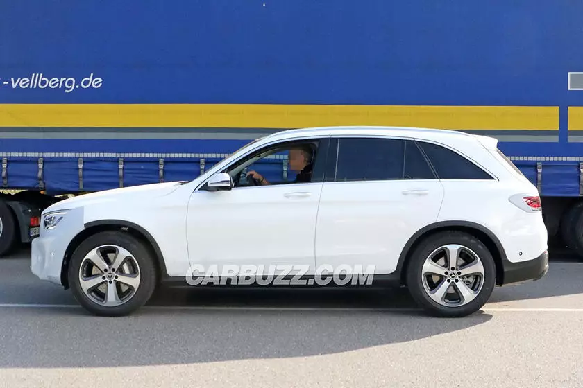 Mercedes GLC Facelift ujet z zelo malo kamuflaže 88613_4