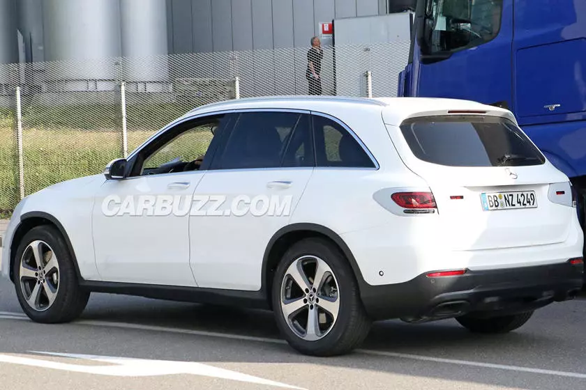 Mercedes GLC Facelift ujet z zelo malo kamuflaže 88613_5