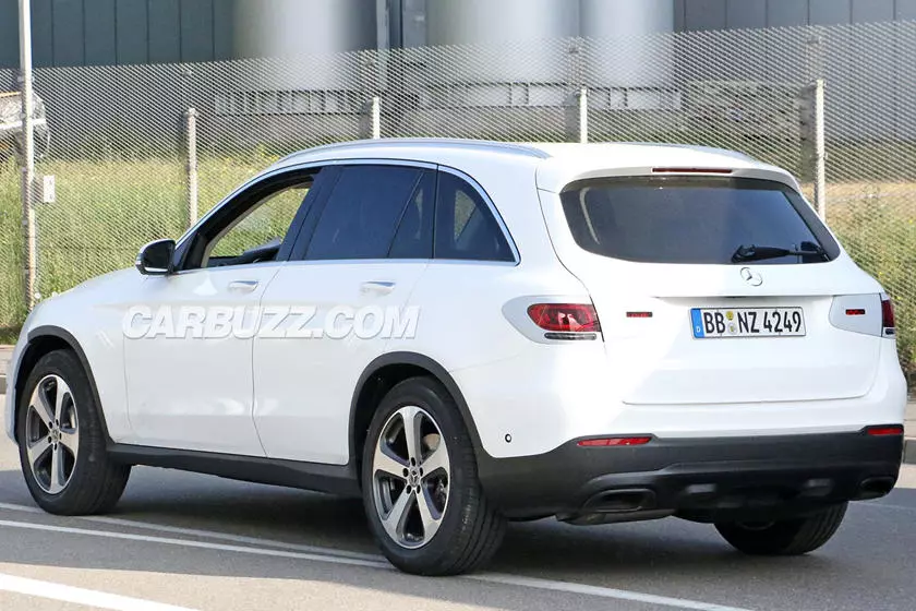 Mercedes GLC Facelift Çok Az Kamuflajla Yakalandı 88613_6