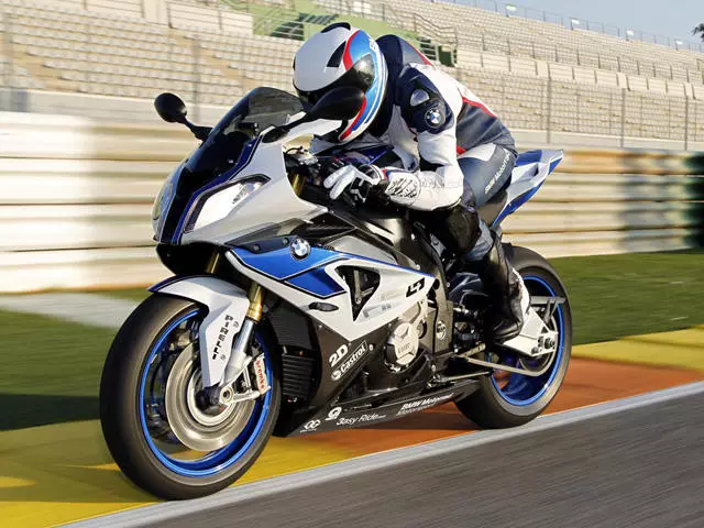 Inilabas ng BMW Motorrad ang HP4 Superbike 88715_1