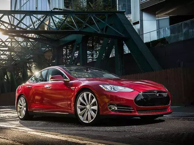 Tesla Arikupa Iyo Auto Indasitiri Yekutanga Kuzvityaira Software Yemahara Muedzo 88791_1